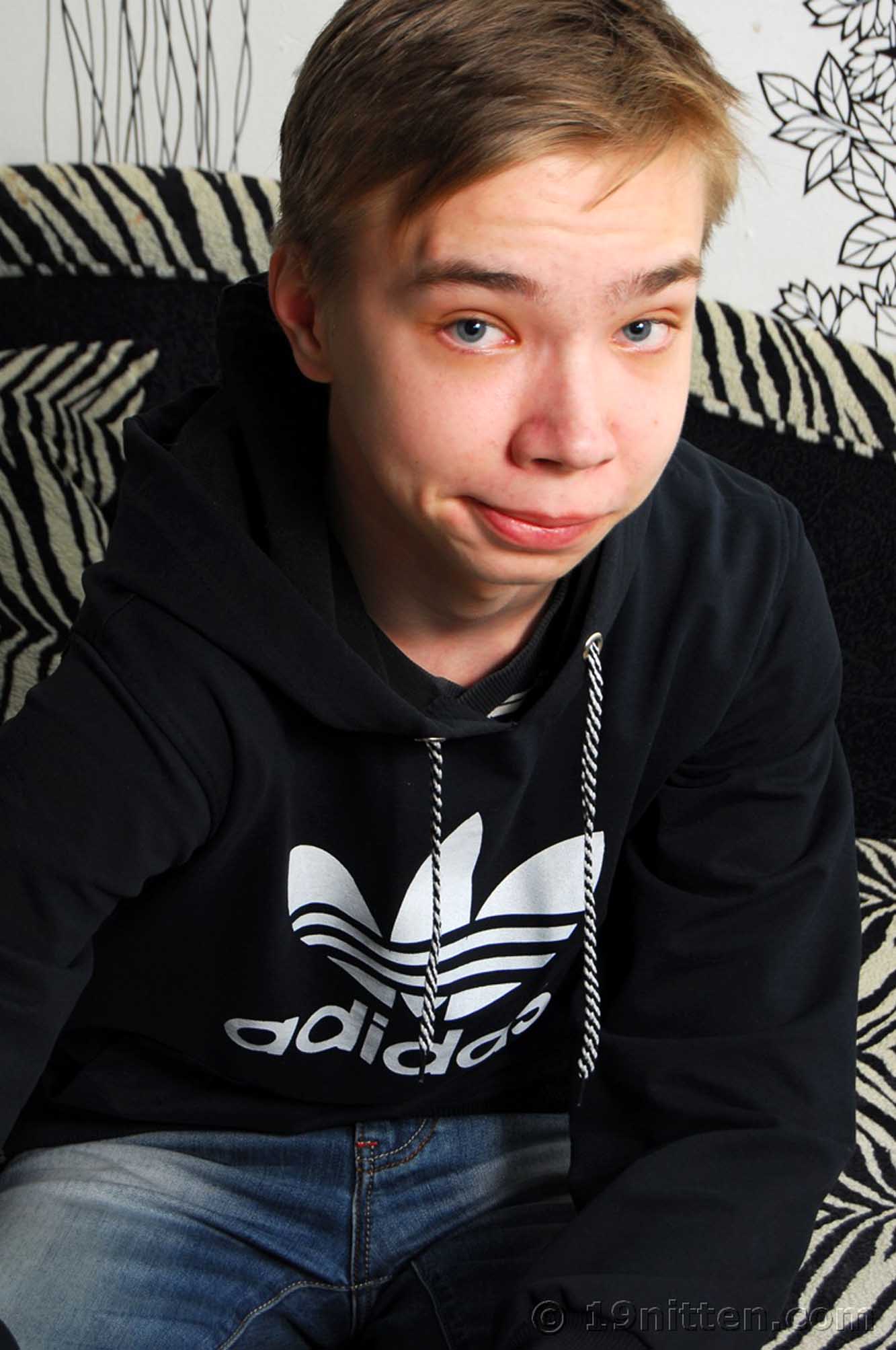 Photo album Arthur - showing off his wanking skills | Twinkaboo.com