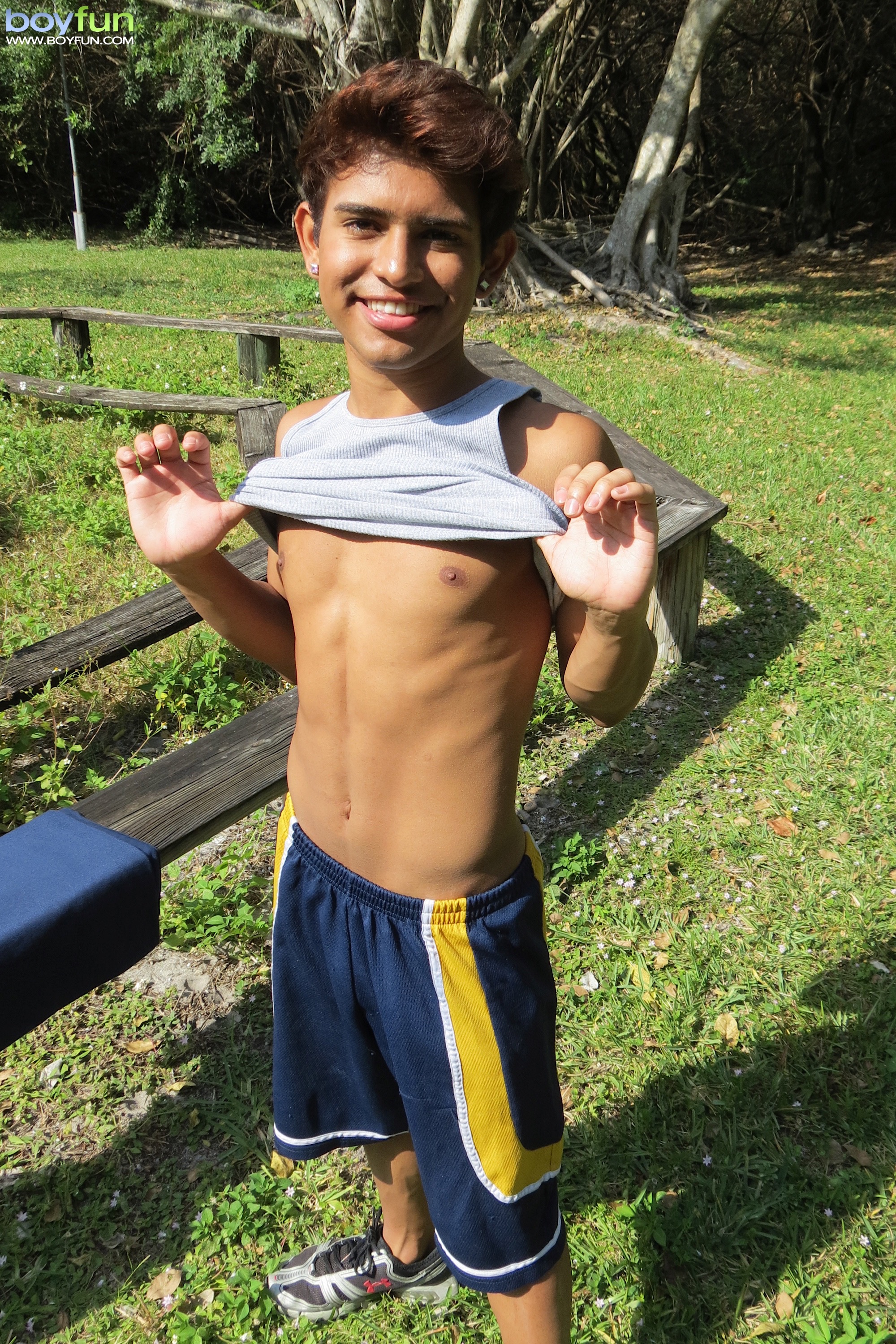 Photo album cute latino boy Alex outdoor jerk off | Twinkaboo.com
