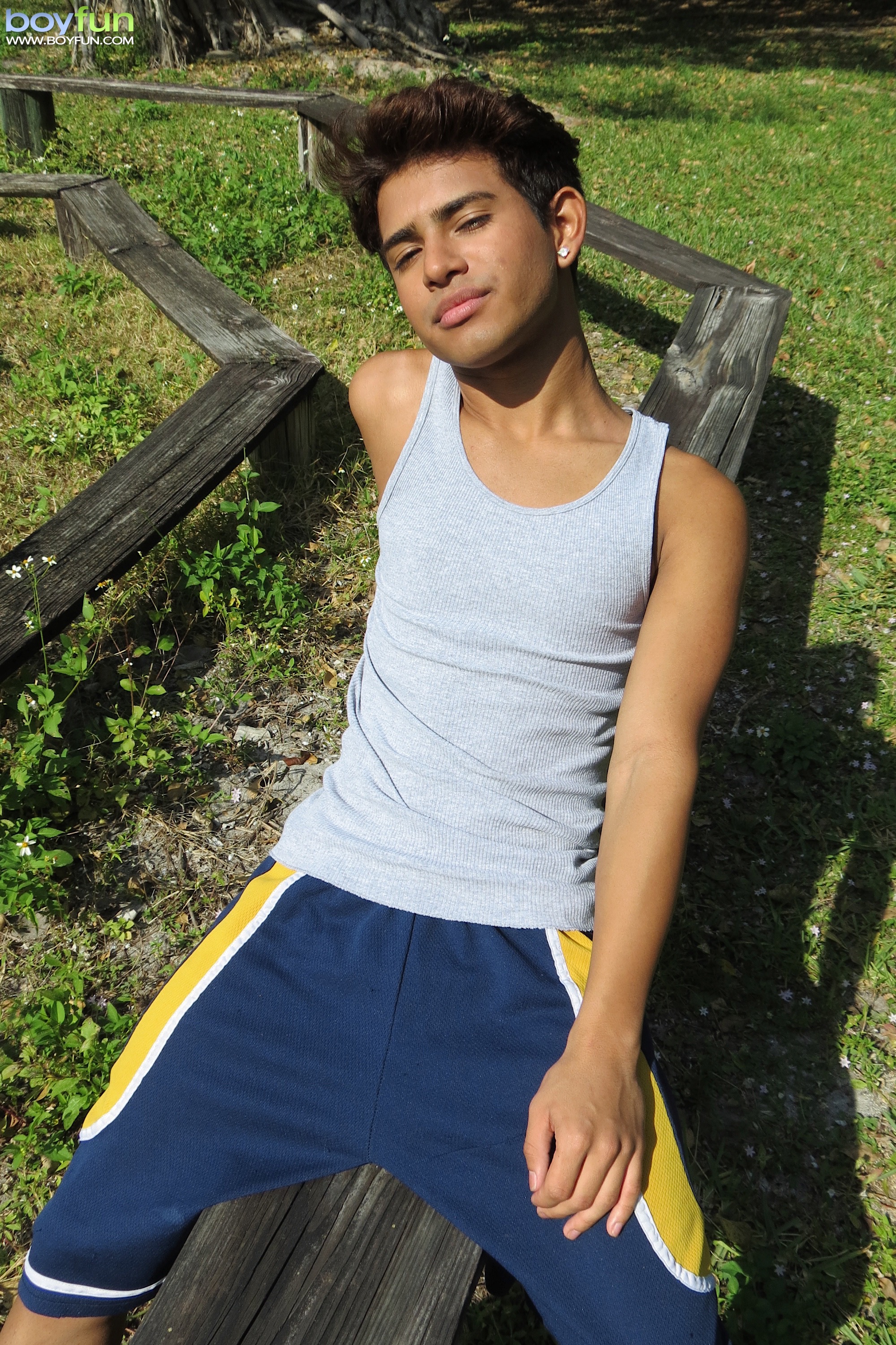 Photo album cute latino boy Alex outdoor jerk off | Twinkaboo.com