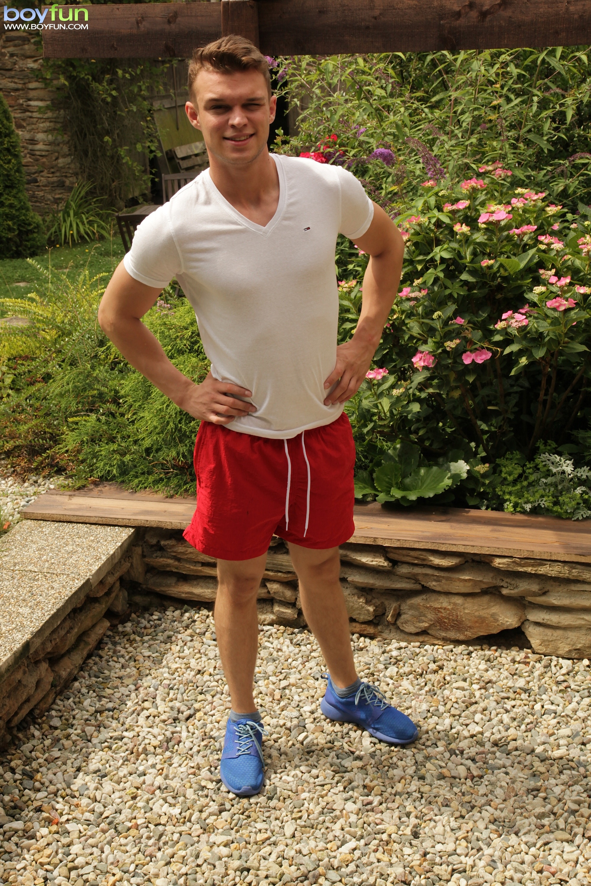 Photo album Justin jerking off in the summer sun | Twinkaboo.com