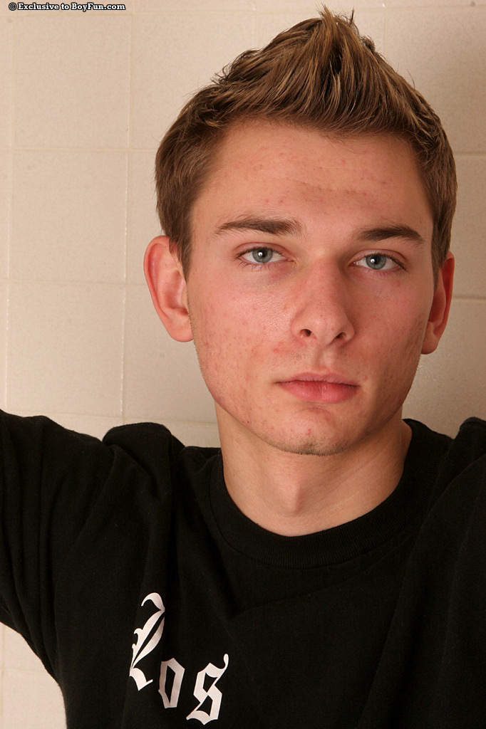 Photo album Cutie Ryan In The Shower | Twinkaboo.com